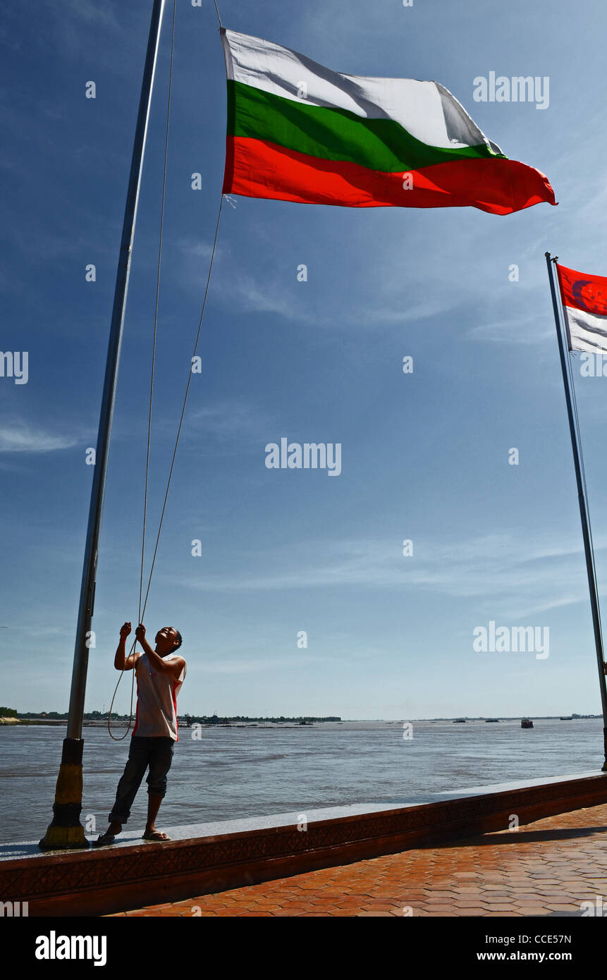 Raising Flag High Resolution Stock Photography and Images - Alamy