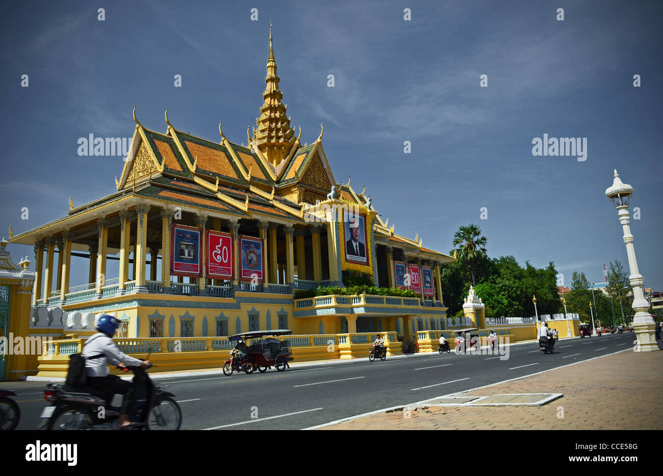 Wat Phnom Pagoda, Phnom Penh, Cambodia Stock Photo - Alamy