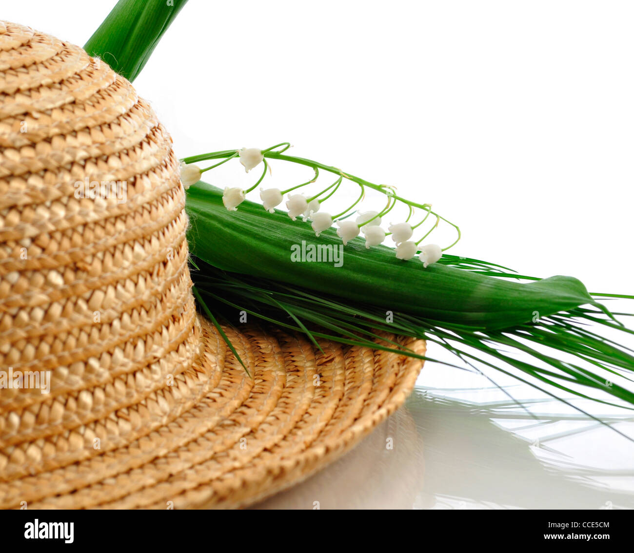 a straw hat and spring flowers Stock Photo - Alamy