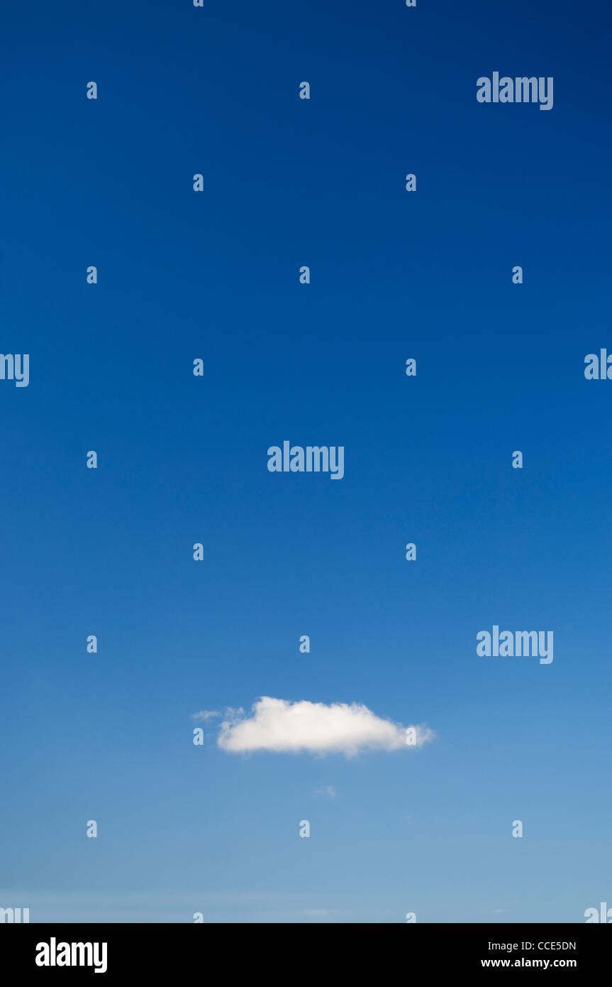 Single white cloud in a clear blue sky Stock Photo - Alamy