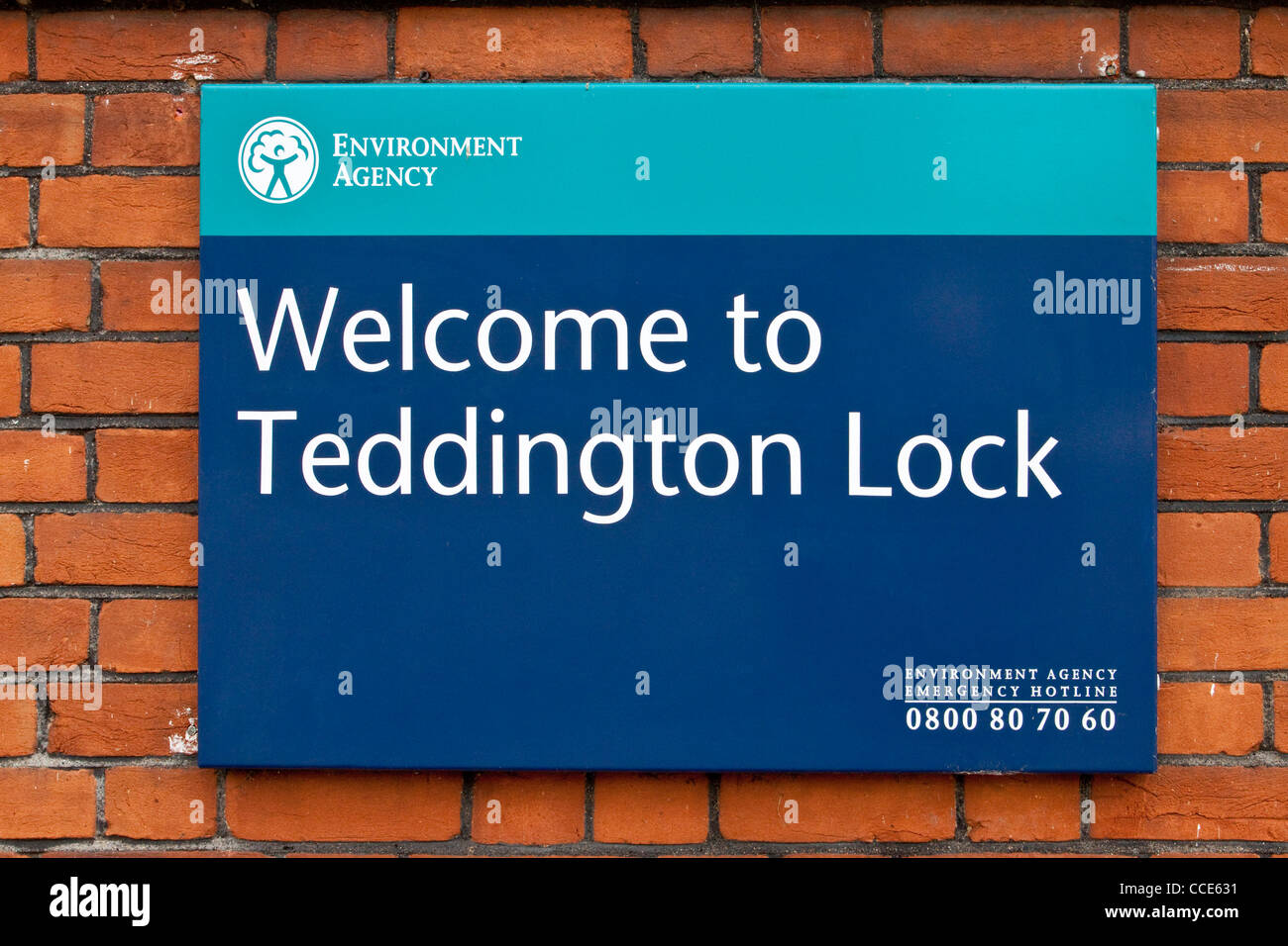 Teddington lock hi-res stock photography and images - Alamy