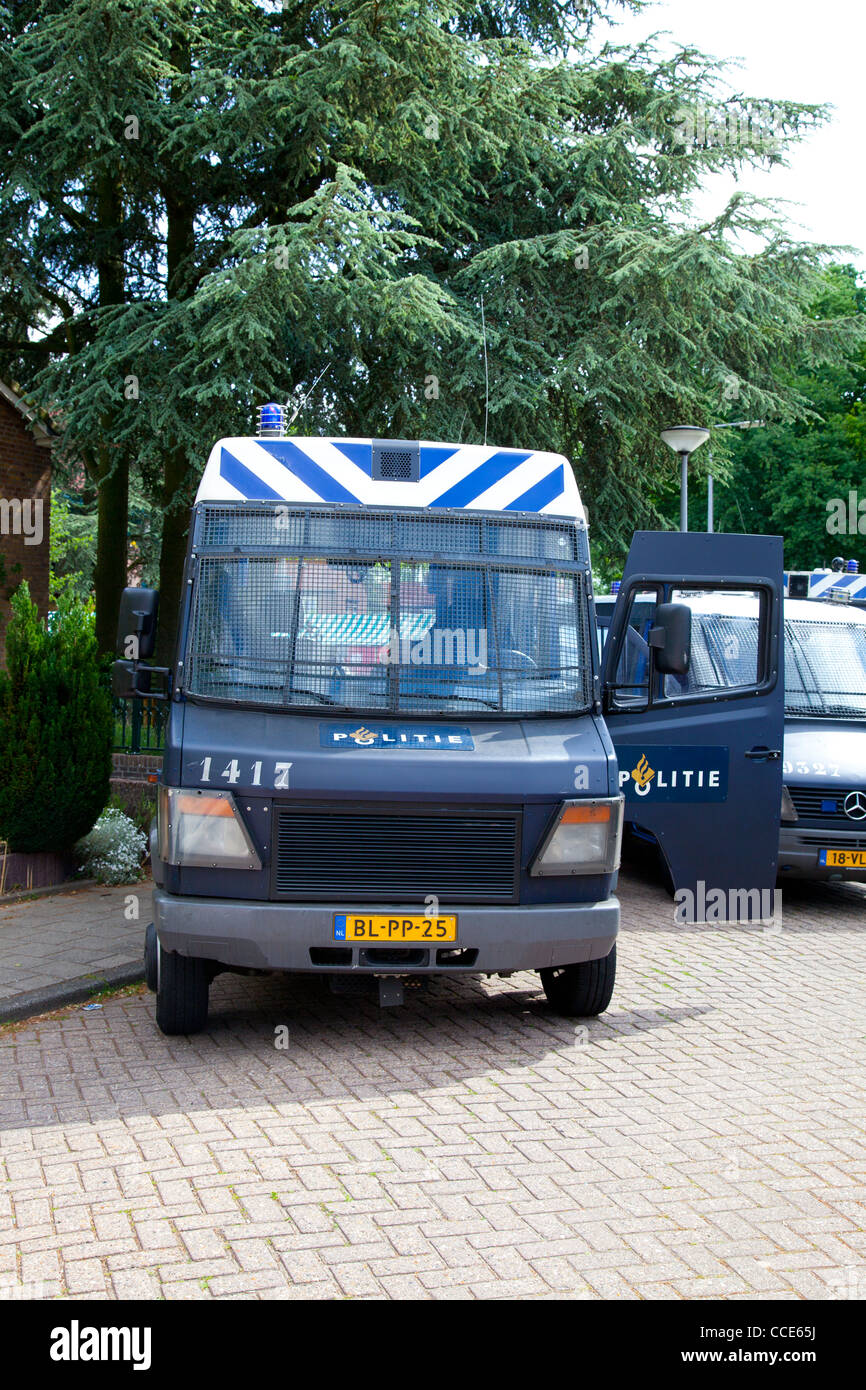 Police car street hi-res stock photography and images - Alamy