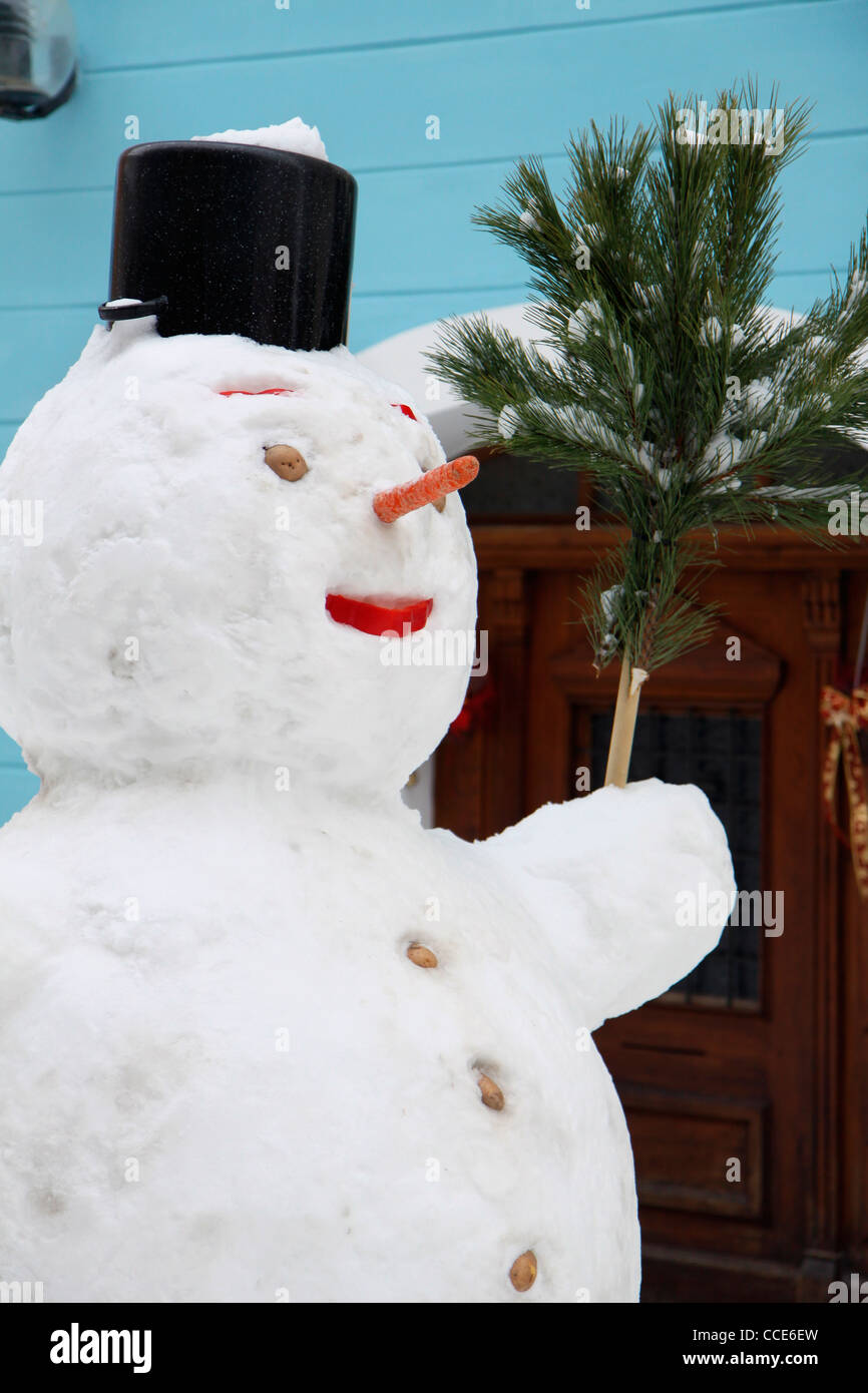 fun close-up snowman with black pot on head Stock Photo - Alamy