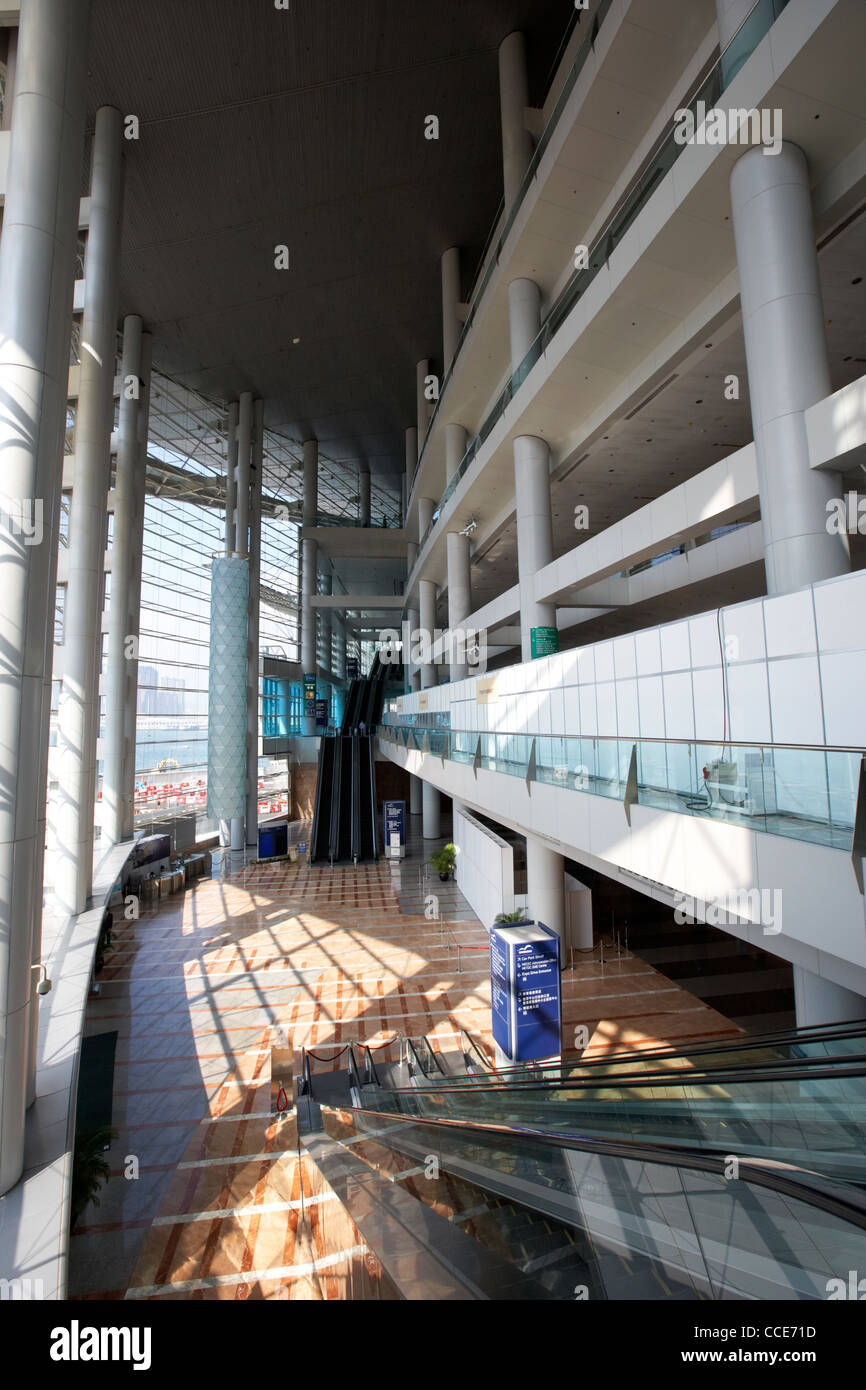 Inside hong kong convention exhibition hi-res stock photography and ...