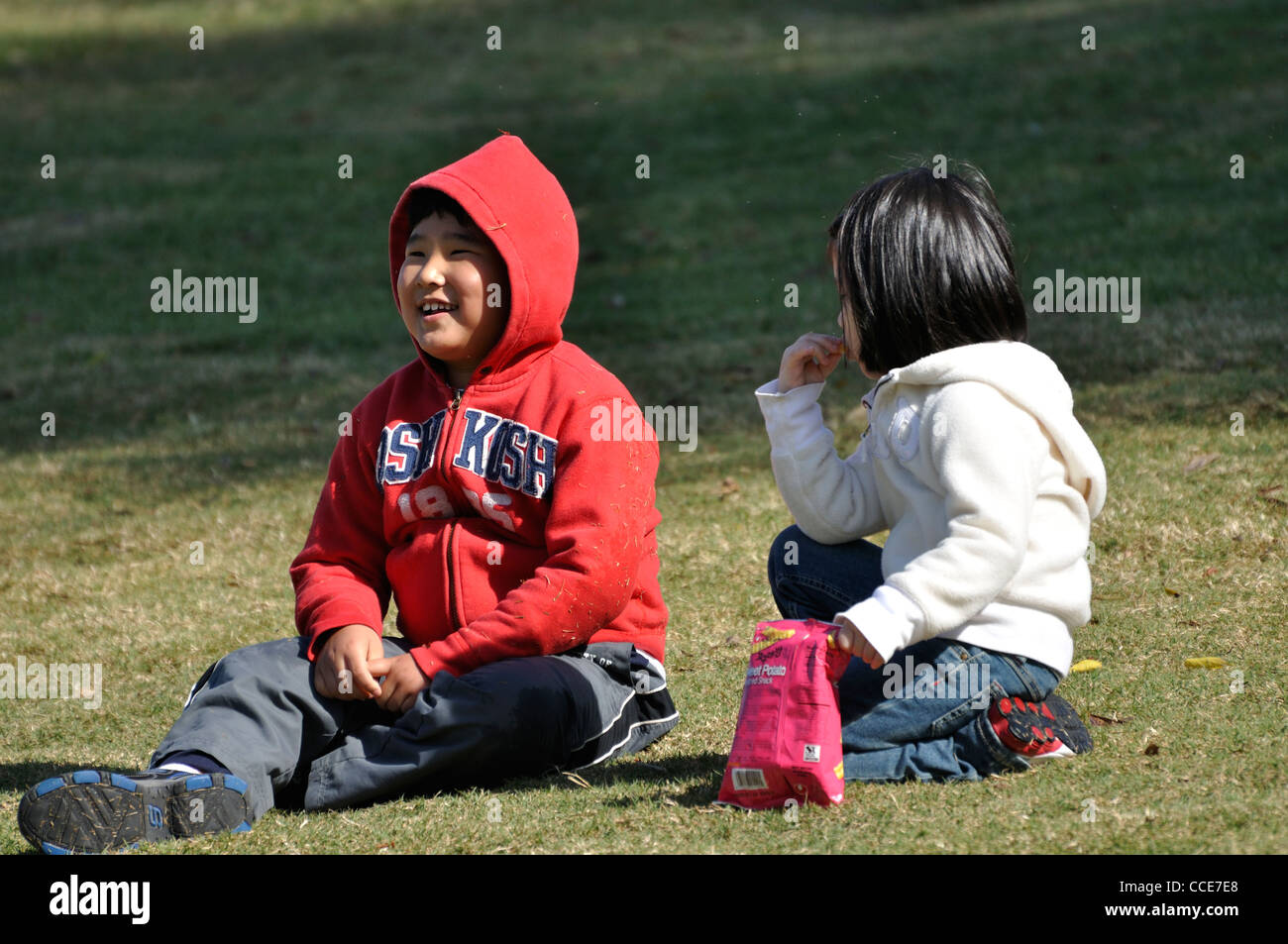 Asian kids playing Stock Photo - Alamy