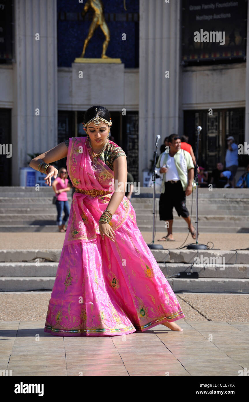 Indian traditional dancing Stock Photo - Alamy