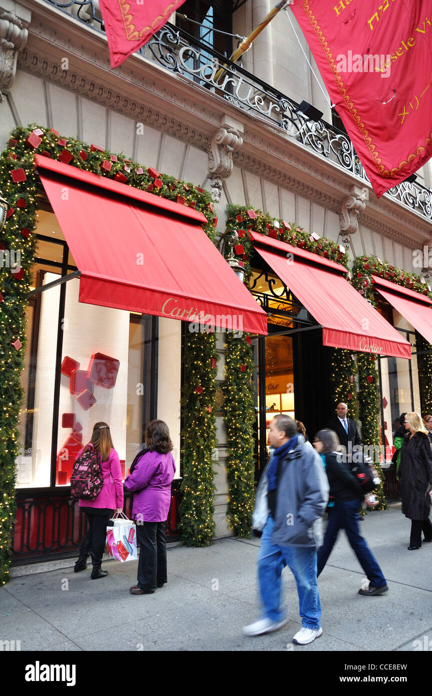 Cartier store decorated for Christmas, Fifth Avenue, New York, USA ...