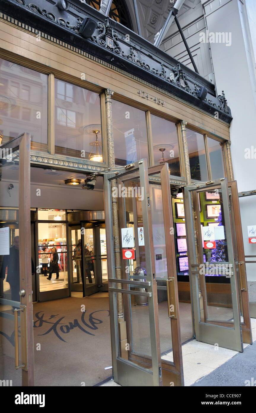 Lord & Taylor store, New York, USA Stock Photo - Alamy