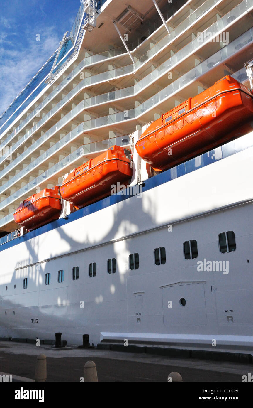 Cruise ship lifeboats Stock Photo - Alamy