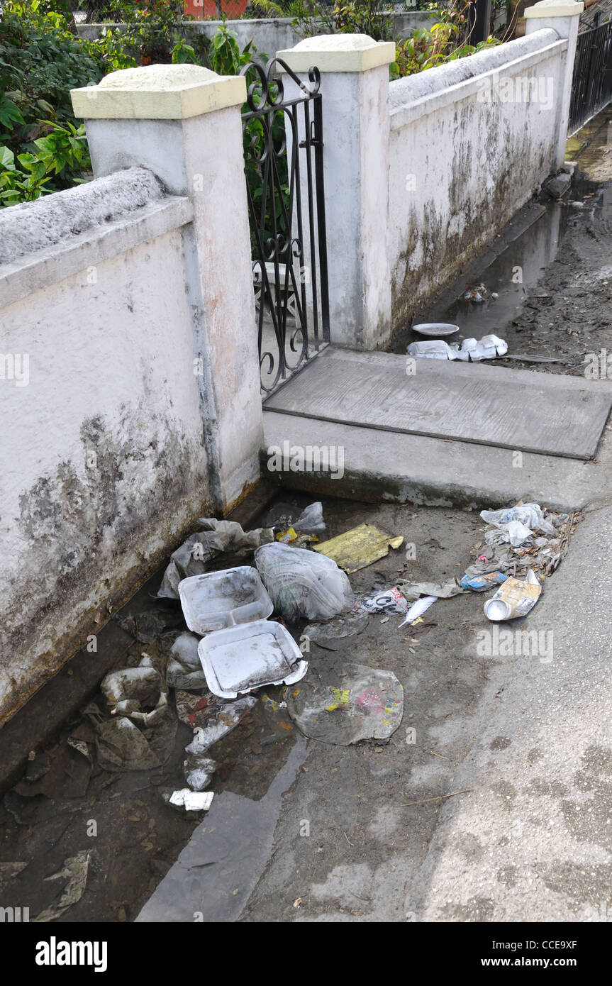 Garbage on street Stock Photo - Alamy