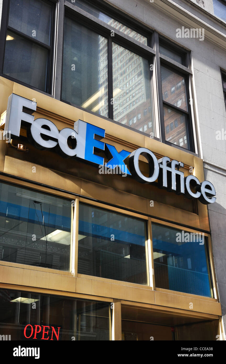 Fedex office store hi-res stock photography and images - Alamy