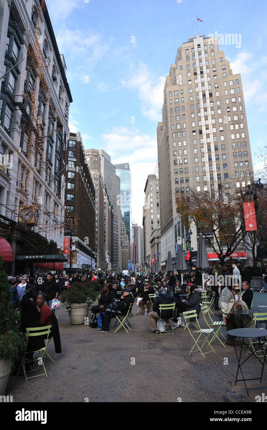 Times square cafe hi-res stock photography and images - Alamy