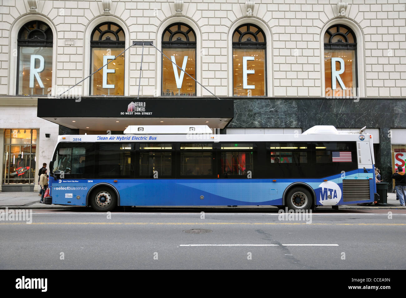 Hybrid bus new york hi-res stock photography and images - Alamy