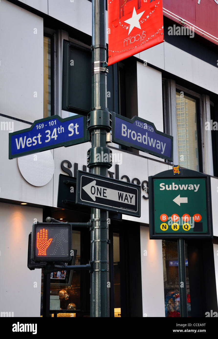 Broadway street sign, New York, USA Stock Photo - Alamy