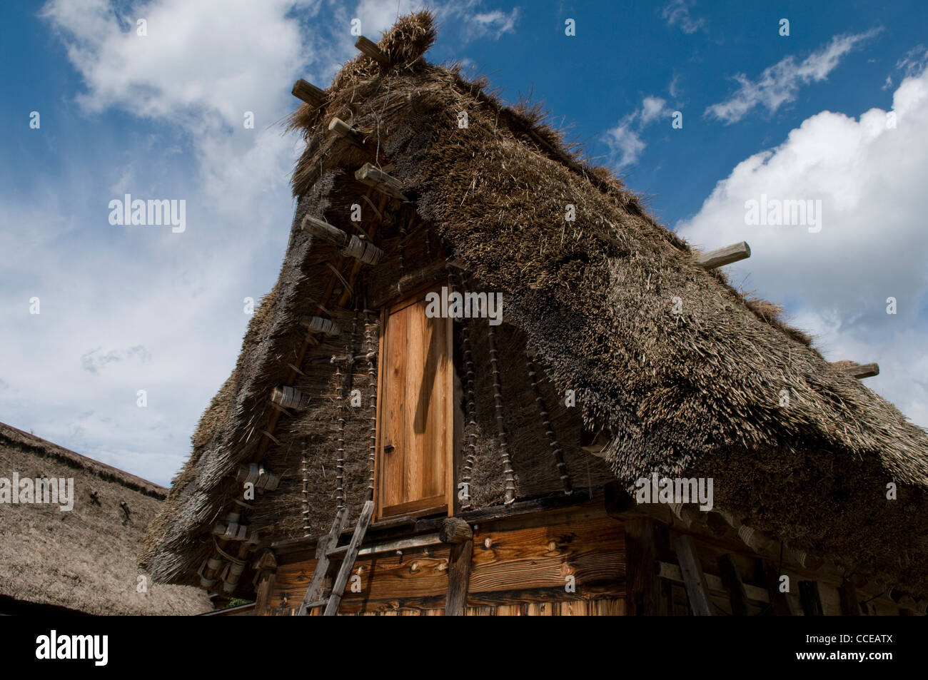 Traditional thatched roof building in Shirakawa go Unesco World ...