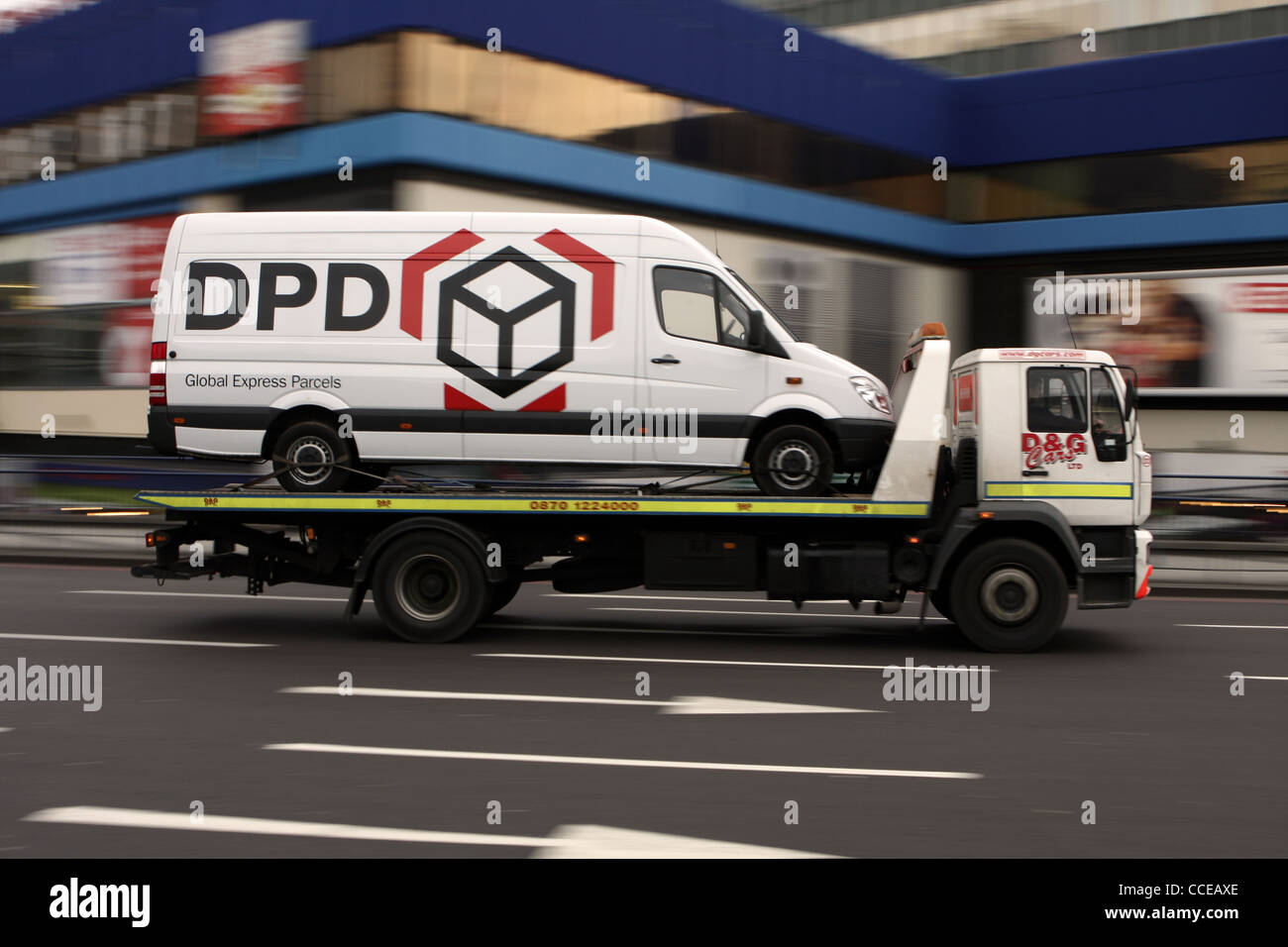 Low loader truck delivery london hi-res stock photography and images ...