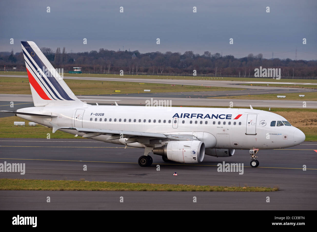 Airbus a318 hi-res stock photography and images - Alamy