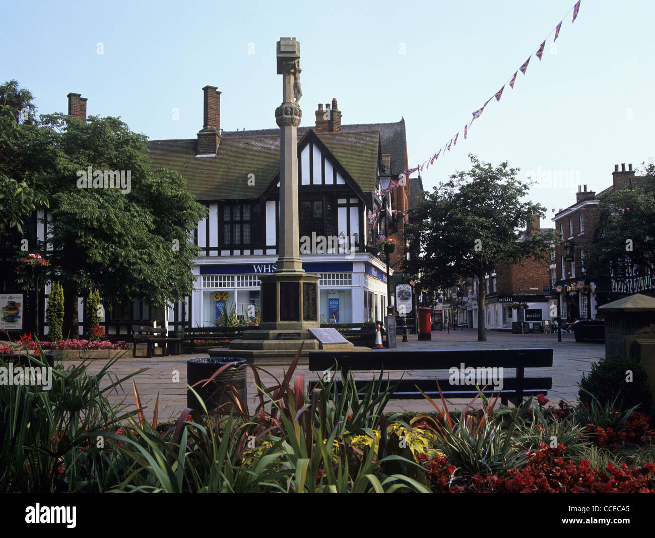 Nantwich town centre shops hi-res stock photography and images - Alamy