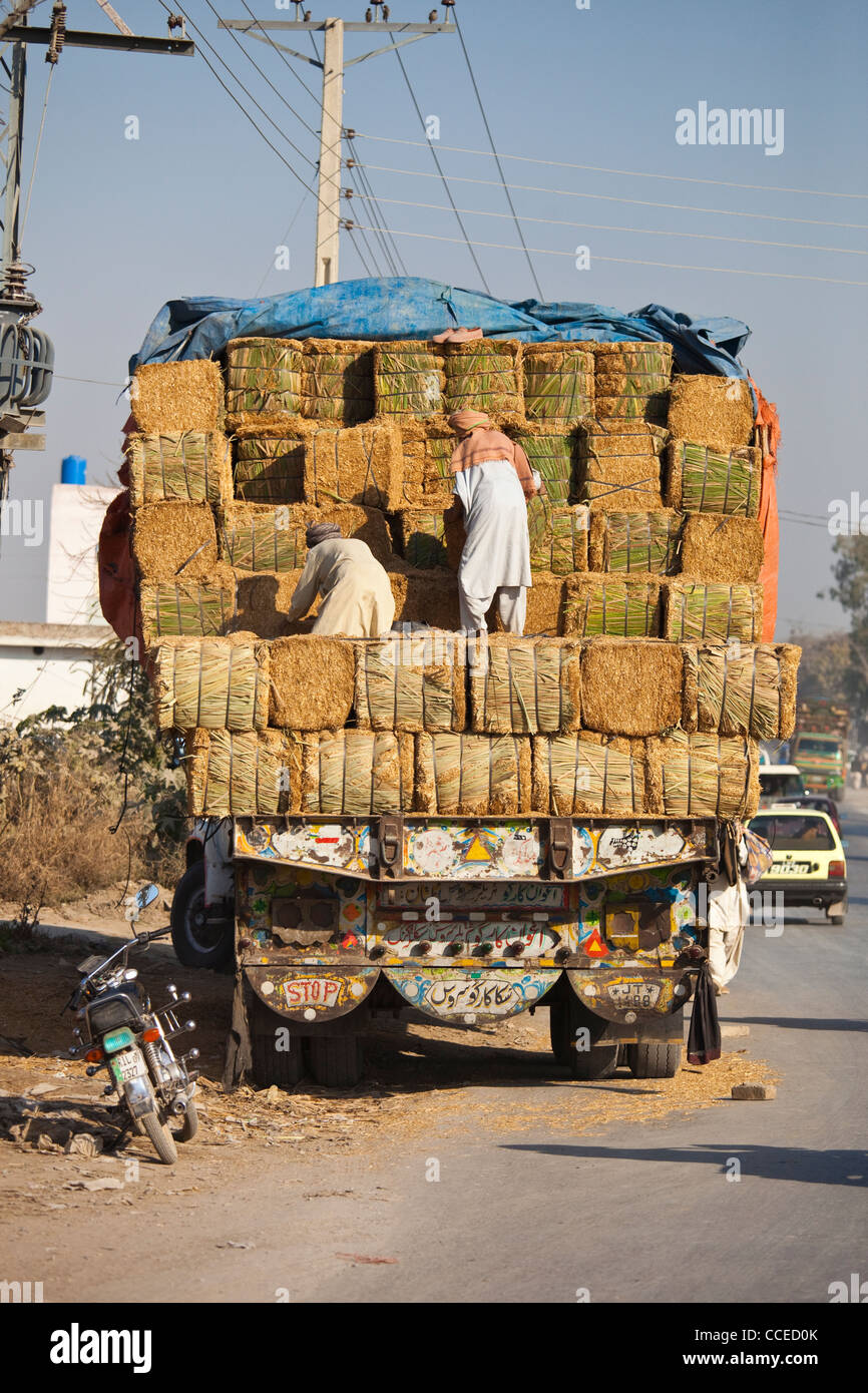 Hauling hay hi-res stock photography and images - Alamy