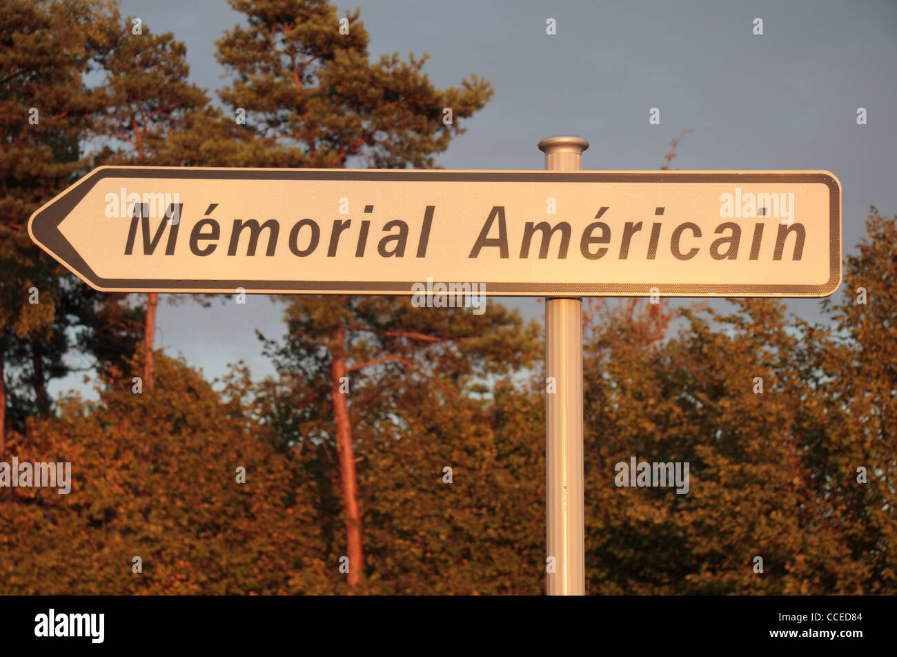 Typical direction sign pointing to an American Memorial (Memorial ...