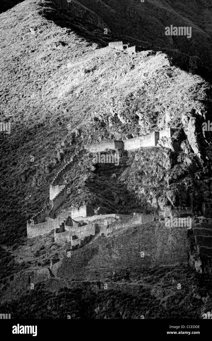 The Incan fortress ruins at Ollantaytambo, Peru Stock Photo - Alamy