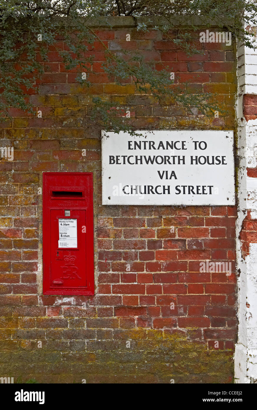 Wall and post box hi-res stock photography and images - Alamy