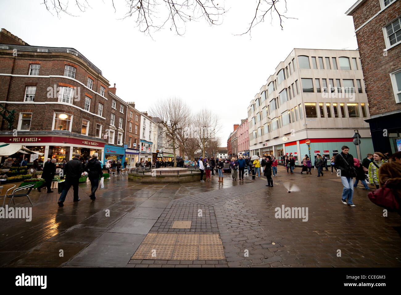 Angle of street hi-res stock photography and images - Alamy