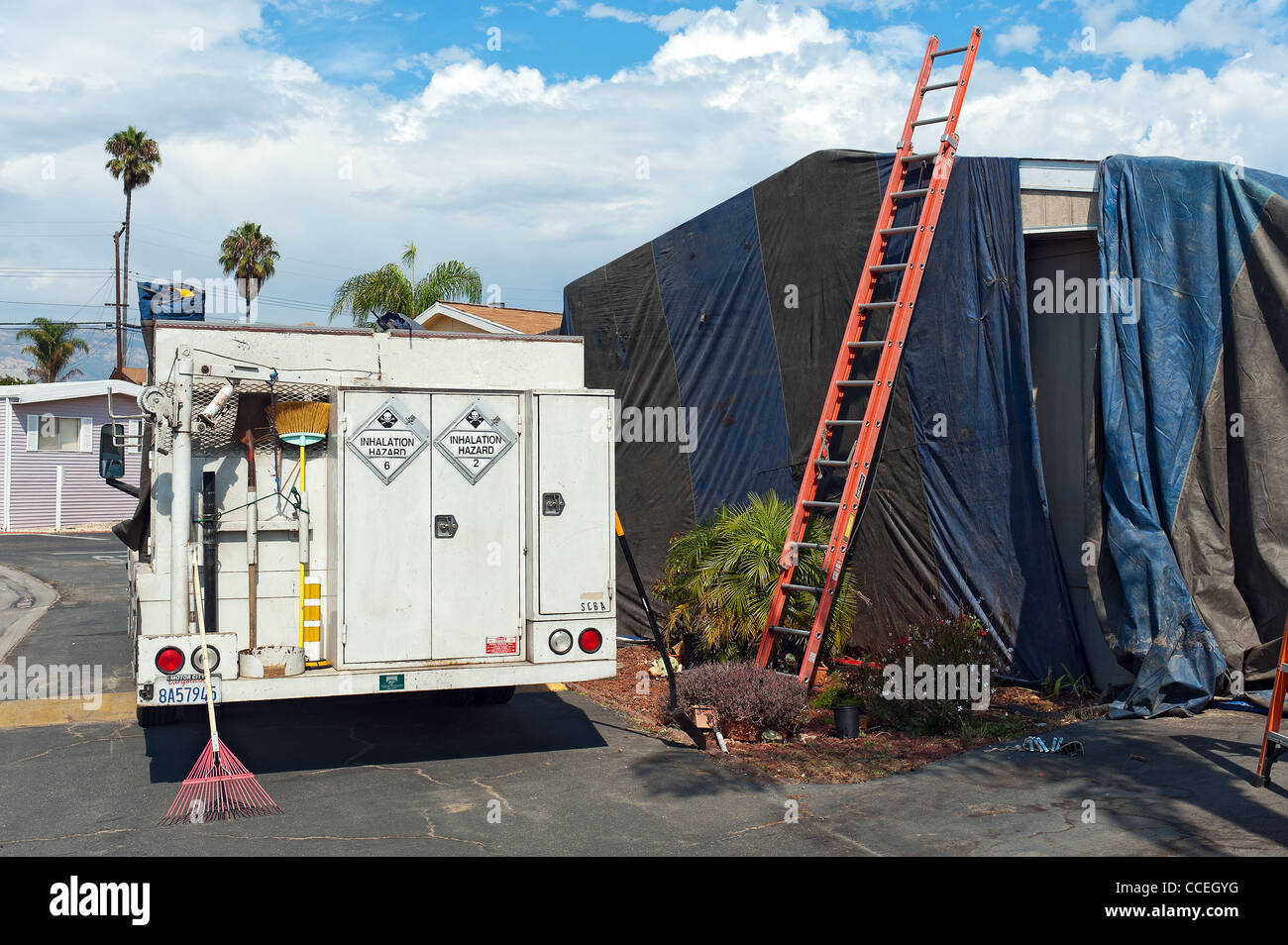 Fumigation truck vikane sulfuryl fluoride hi-res stock photography and ...