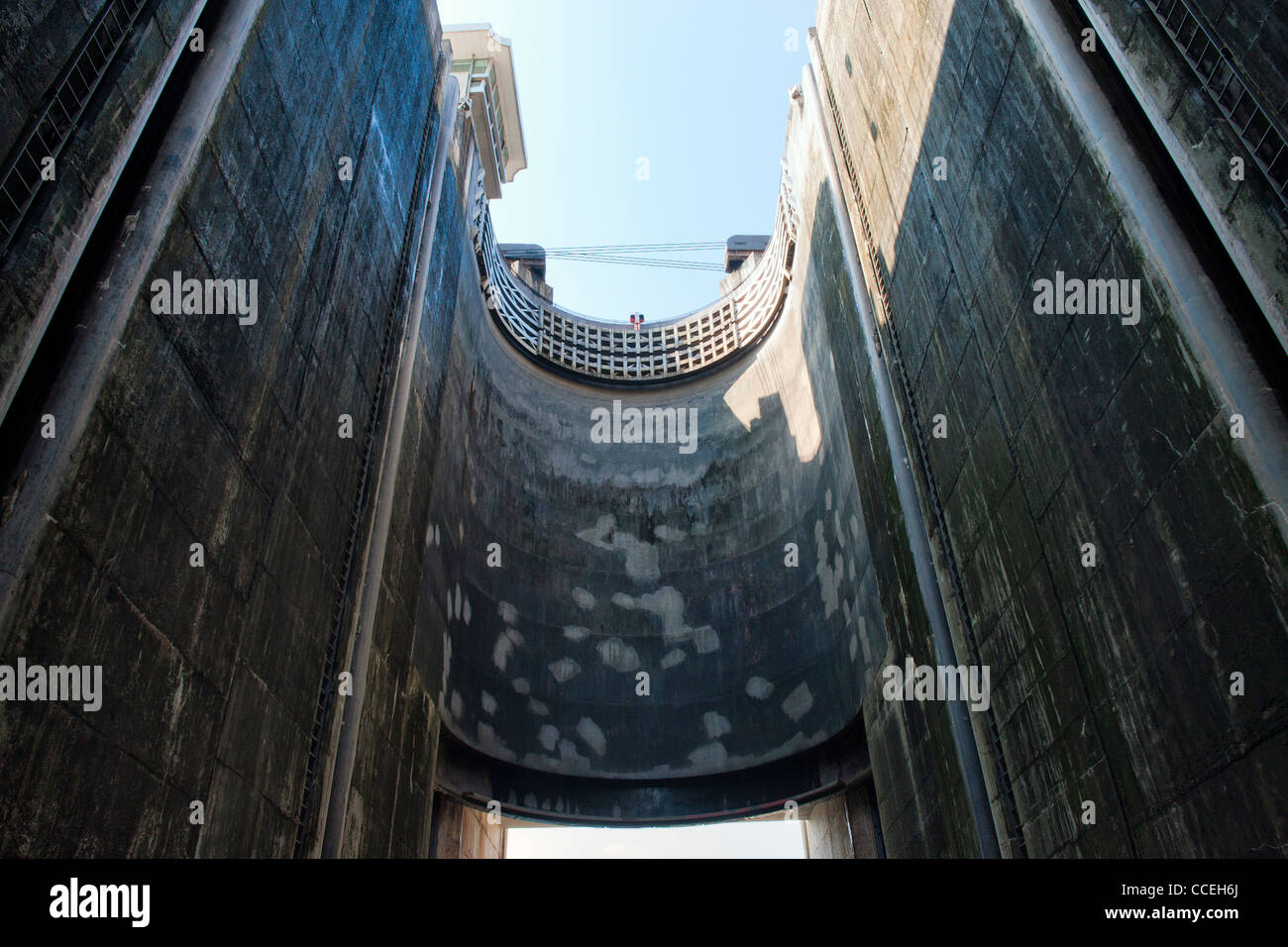Carrapatelo dam lock, Rio Douro, Tras-Os-Montes, Portugal Stock Photo ...