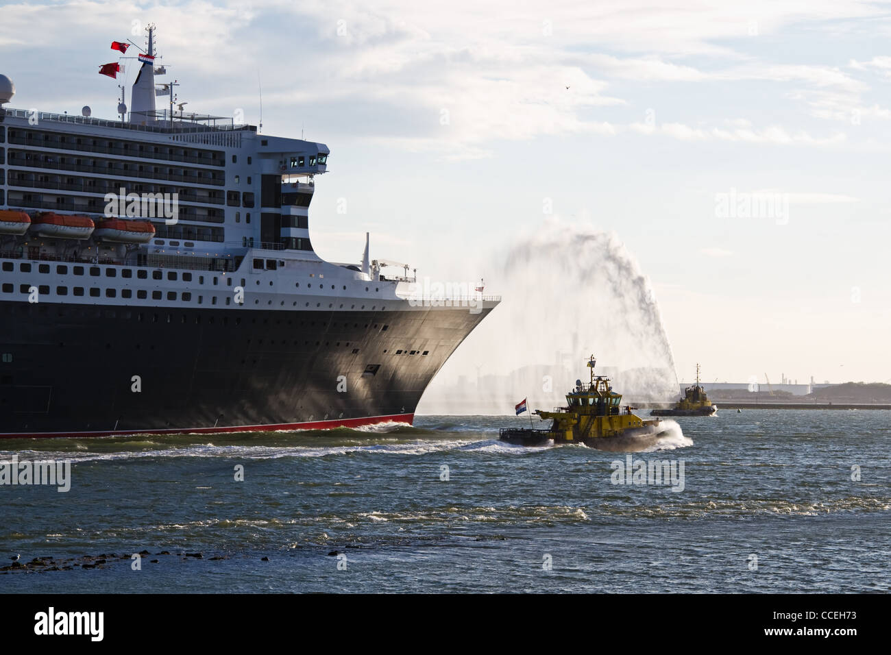Fire fighting boat hi-res stock photography and images - Alamy