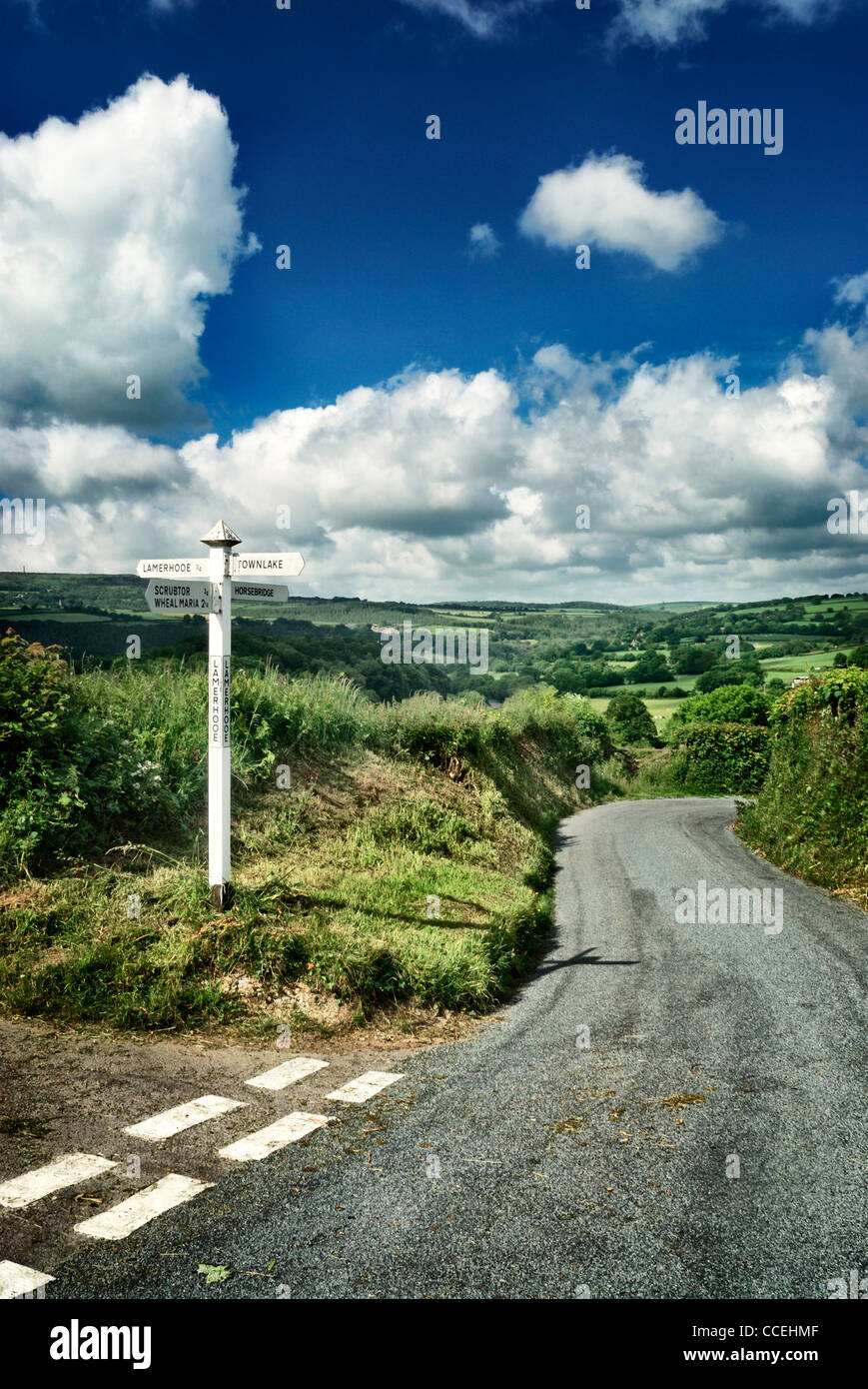 Countrylane and roadsign hi-res stock photography and images - Alamy