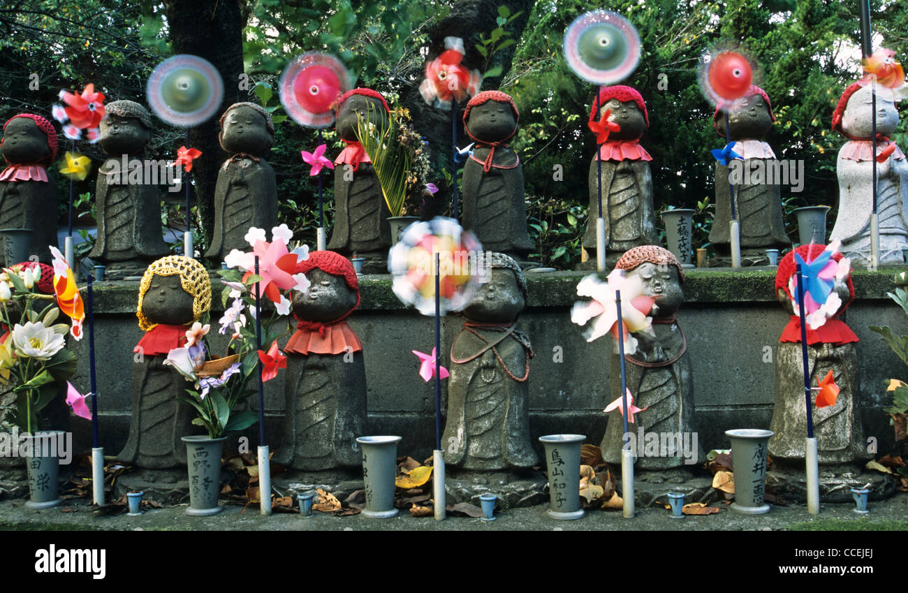 Cemetery tomb graveyard grave tokyo hi-res stock photography and images ...
