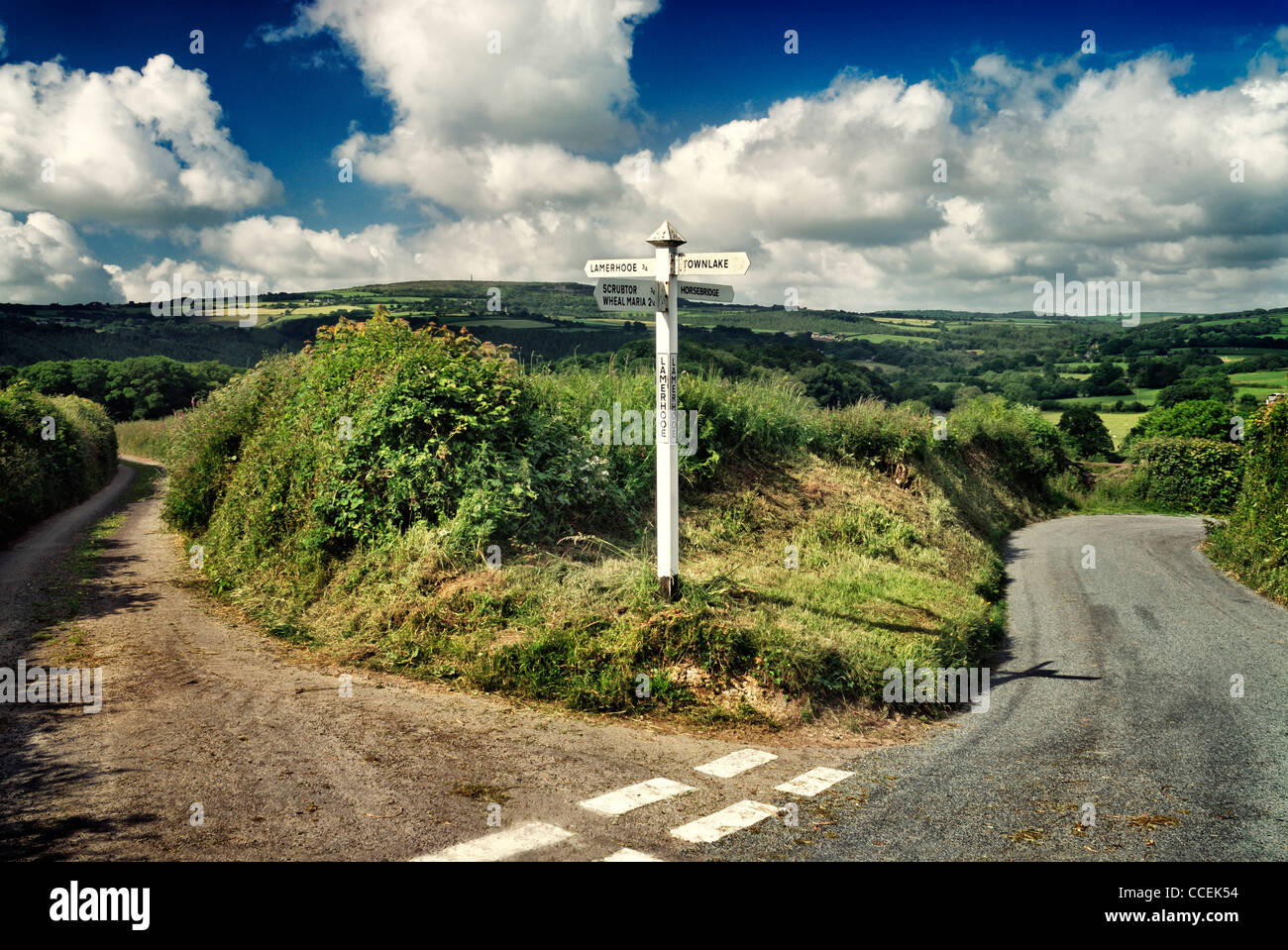 Countrylane hi-res stock photography and images - Alamy