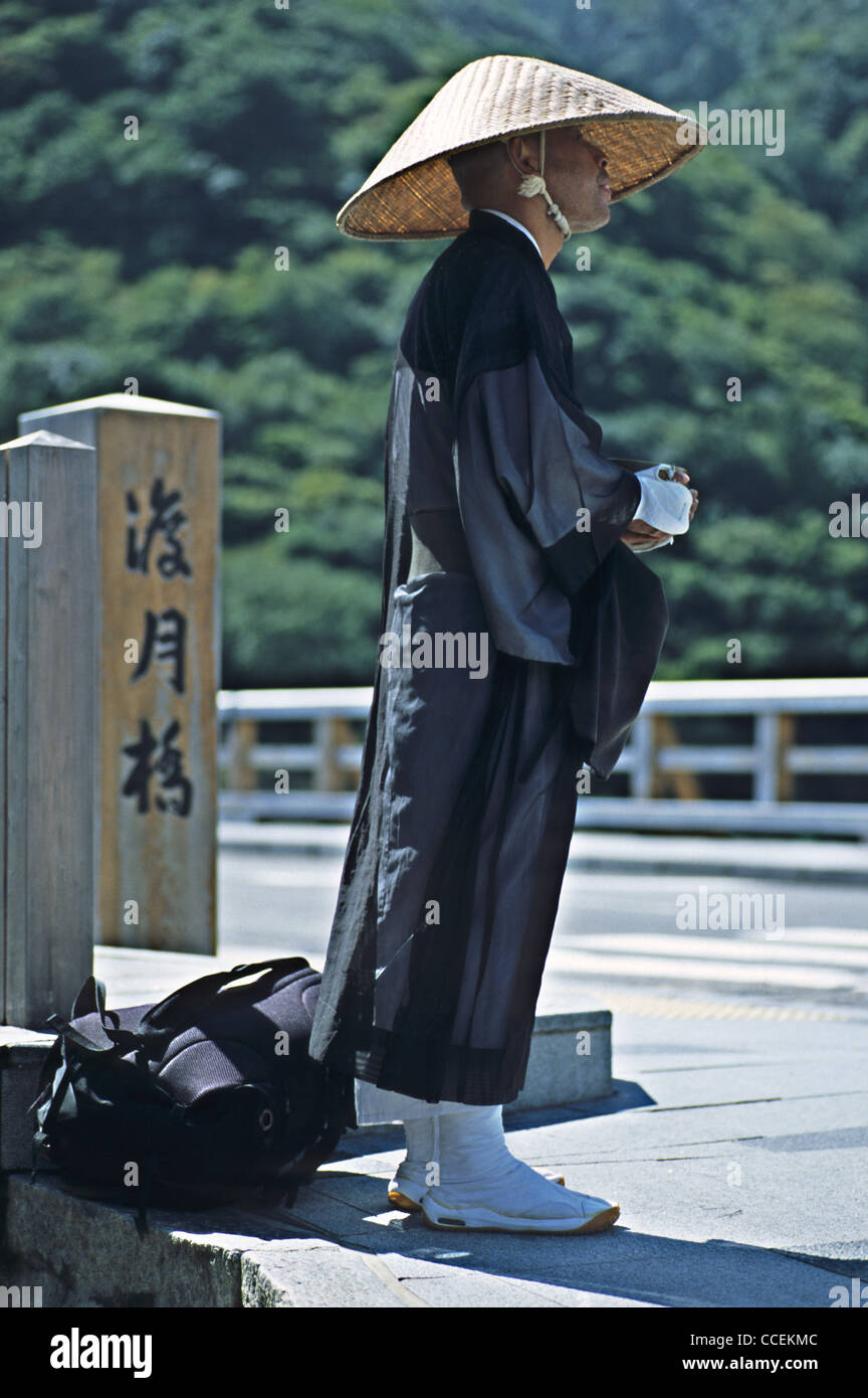Buddhist monk begging for alms, Kyoto, Japan Stock Photo - Alamy Buddhist monk begging for alms, Kyoto, Japan Stock Photo - Alamy
