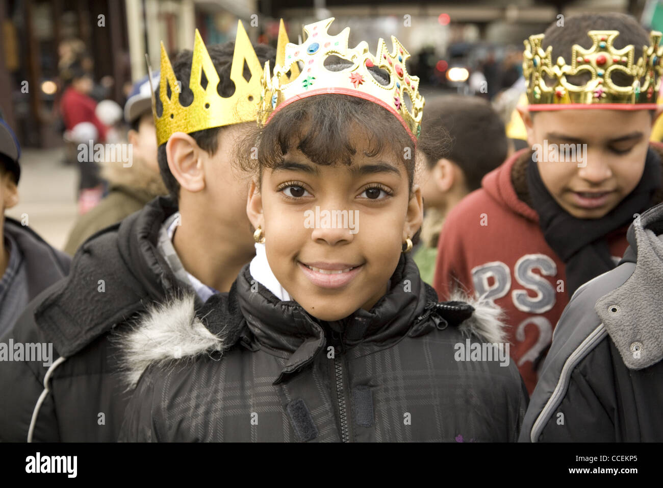 Portrait three elementary school children hi-res stock photography and ...