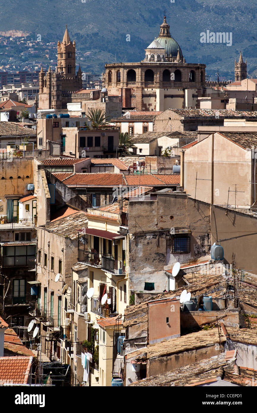 Cityscape vertical hi-res stock photography and images - Alamy
