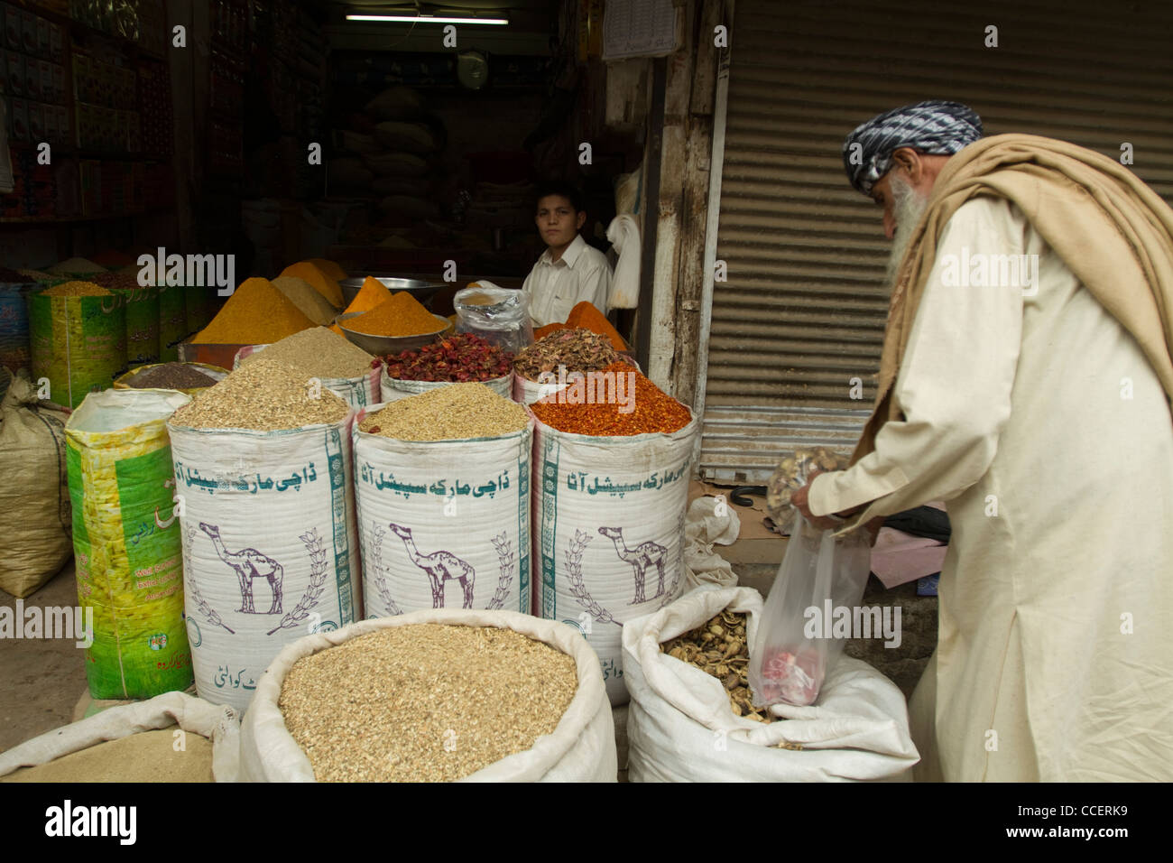 Peshawar market hi-res stock photography and images - Alamy