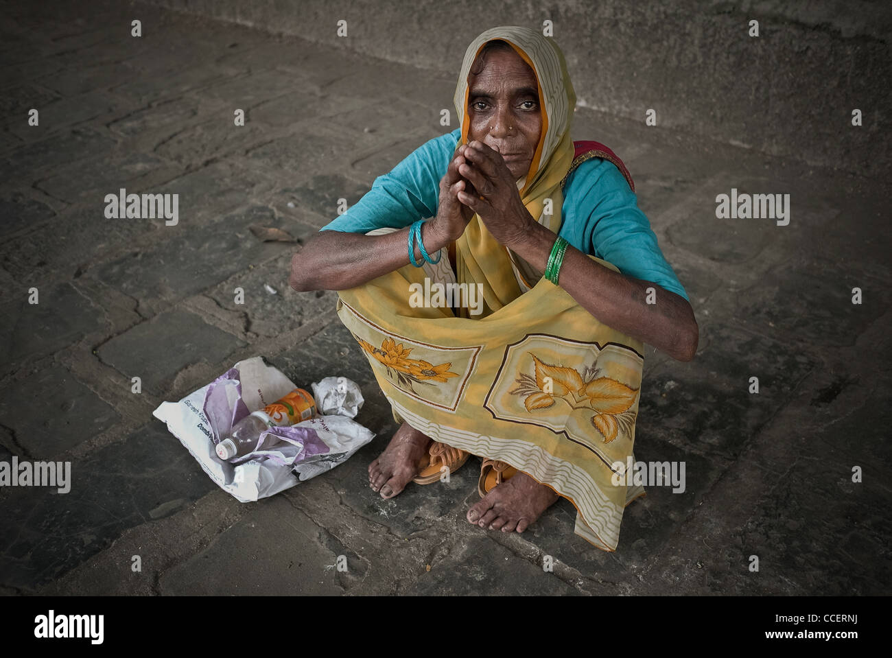Bombay beggar hi-res stock photography and images - Alamy