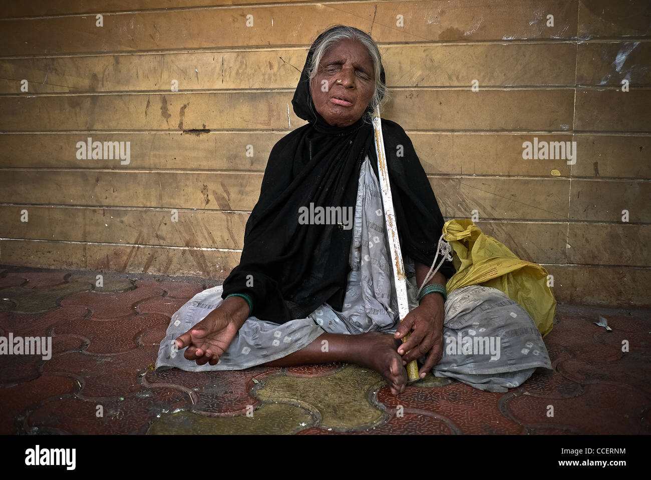 Blind homeless person hi-res stock photography and images - Alamy