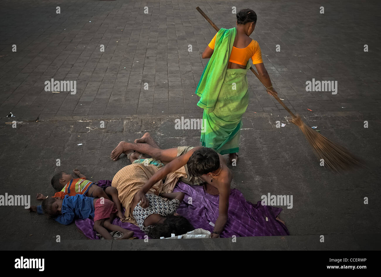 Homeless street child in mumbai hi-res stock photography and images - Alamy
