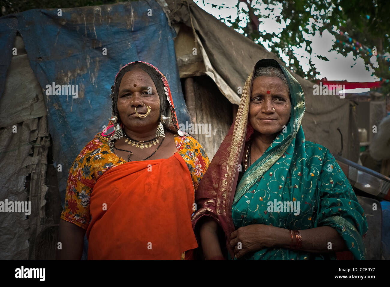 Mumbai slum colaba hi-res stock photography and images - Alamy
