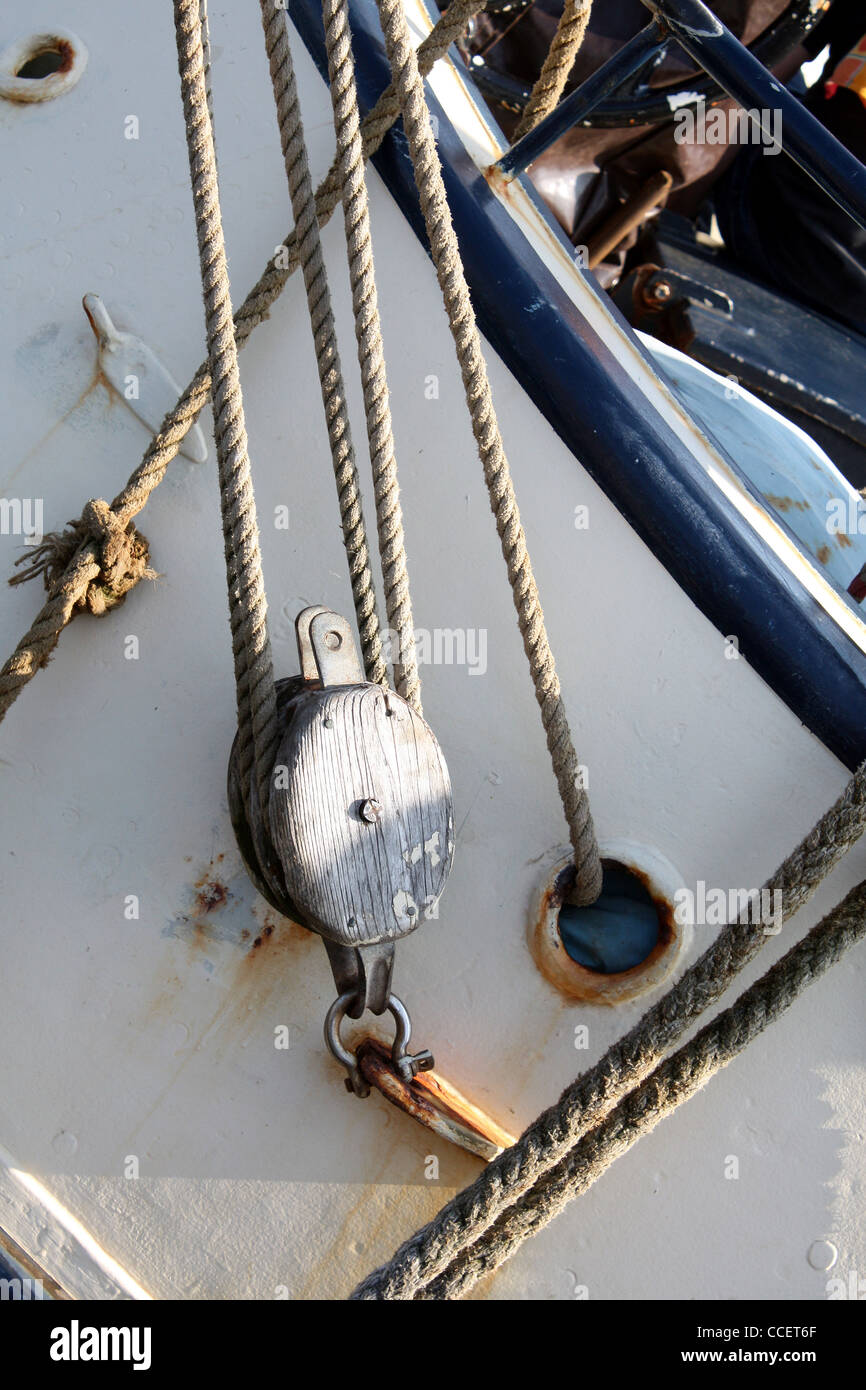 Wooden pulley and rope on an old boat Stock Photo - Alamy