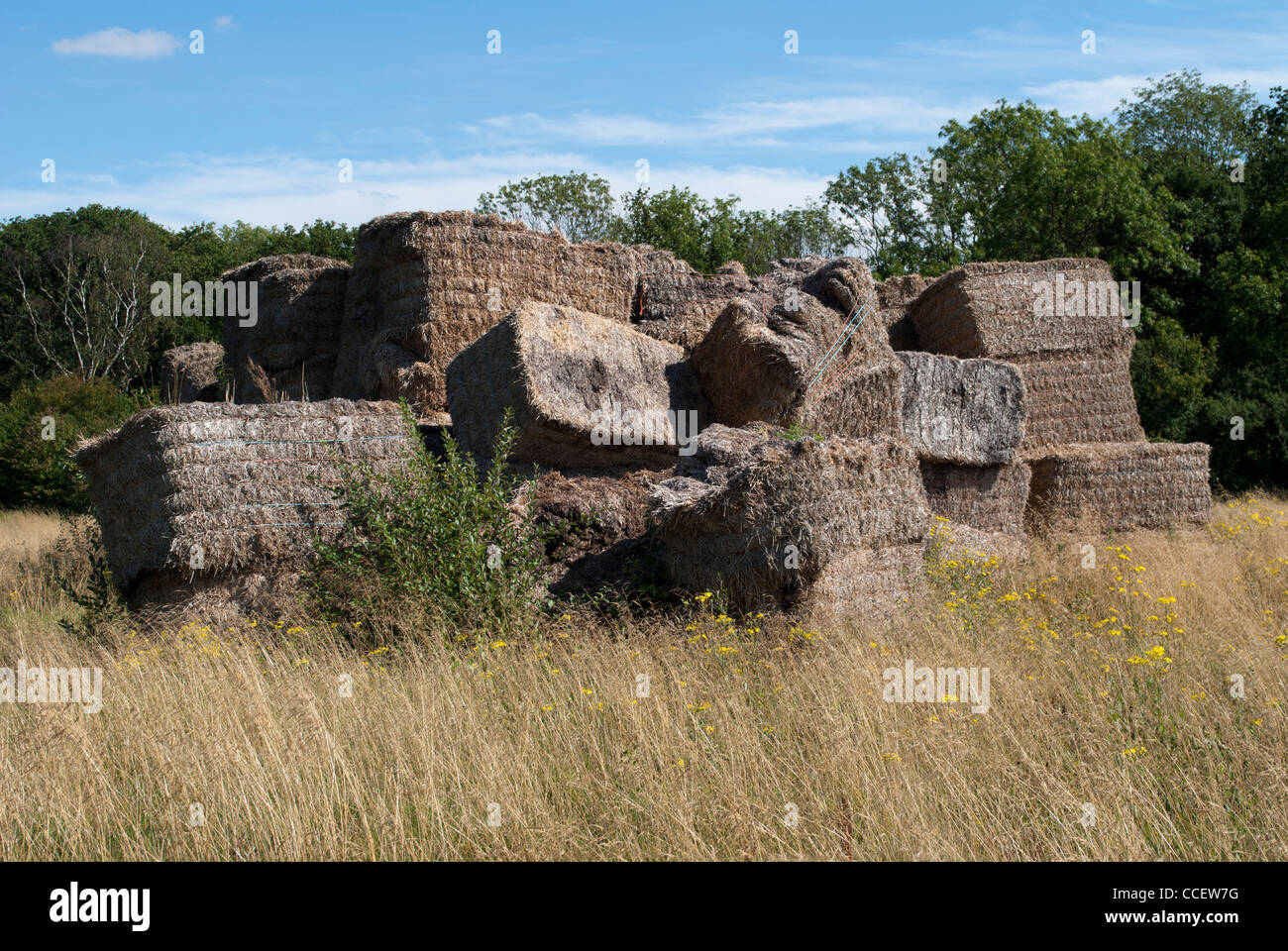 Large hay mound hi-res stock photography and images - Alamy