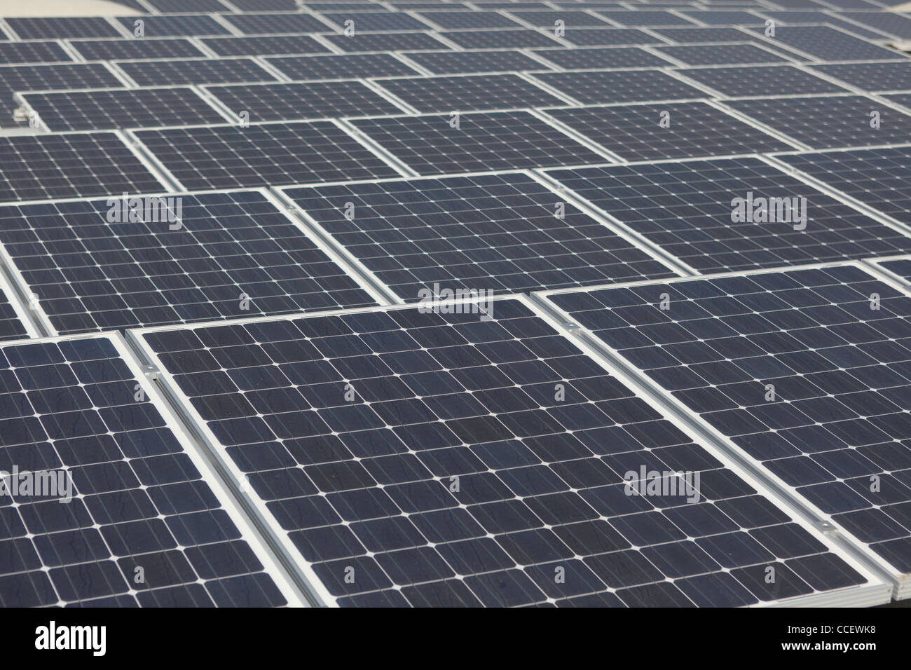 Solar array panels hi-res stock photography and images - Alamy