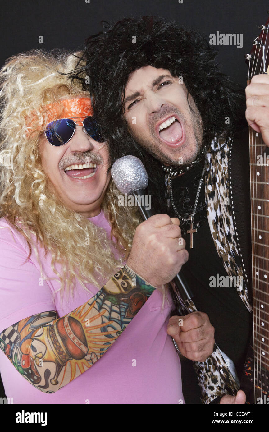 Two singing hi-res stock photography and images - Alamy