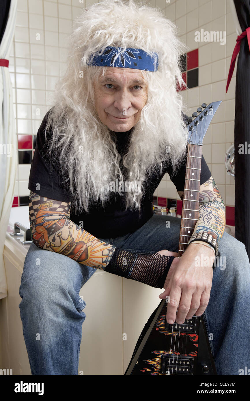 Portrait of guitarist hi-res stock photography and images - Alamy