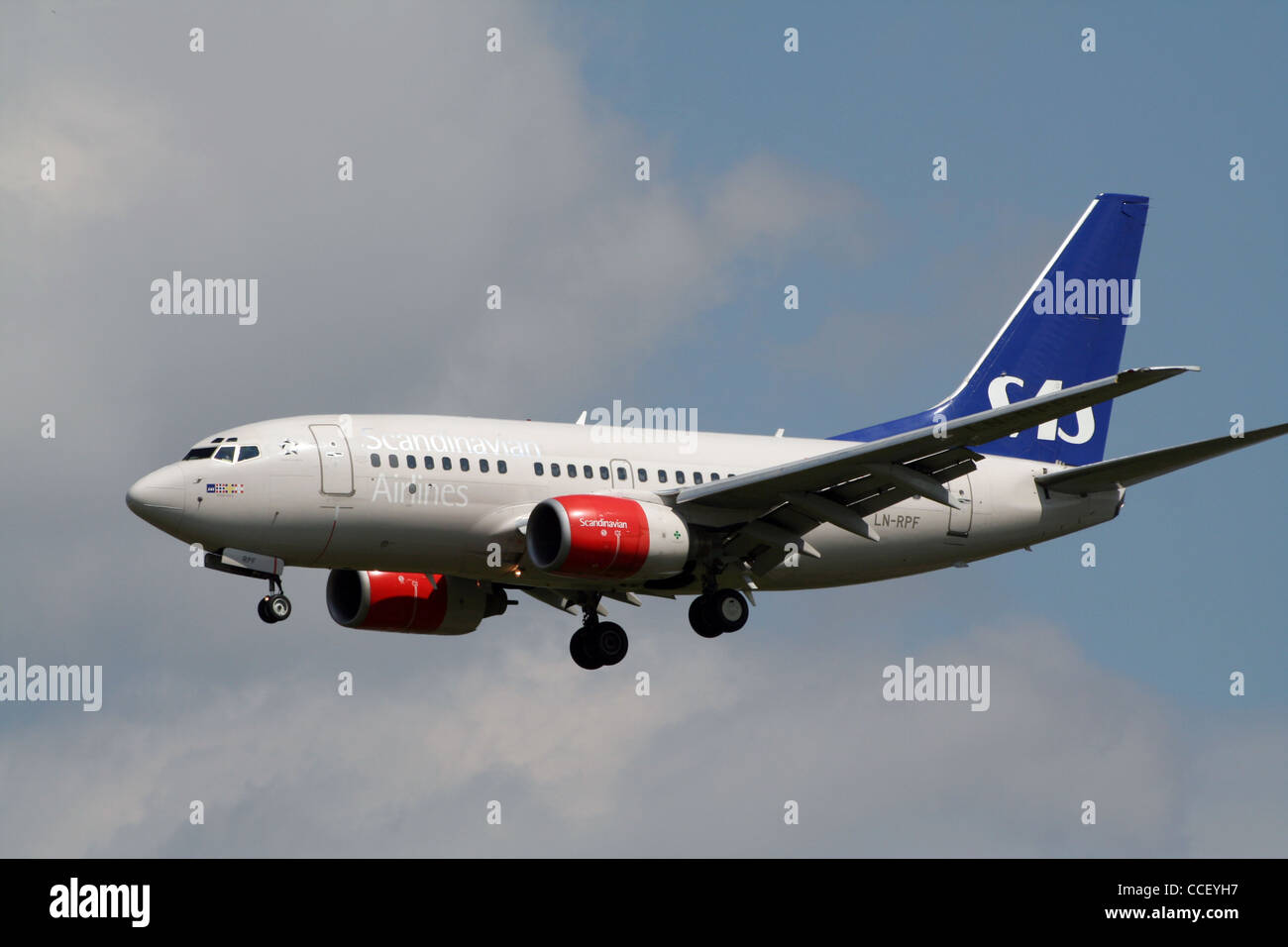 SAS Boeing 737 landing Stock Photo - Alamy