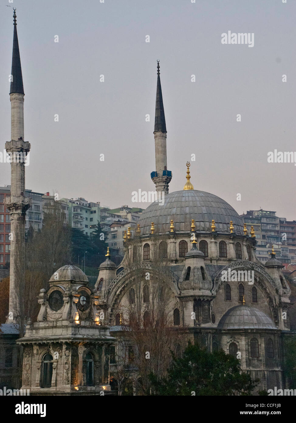 Istanbul winter mosque hi-res stock photography and images - Alamy