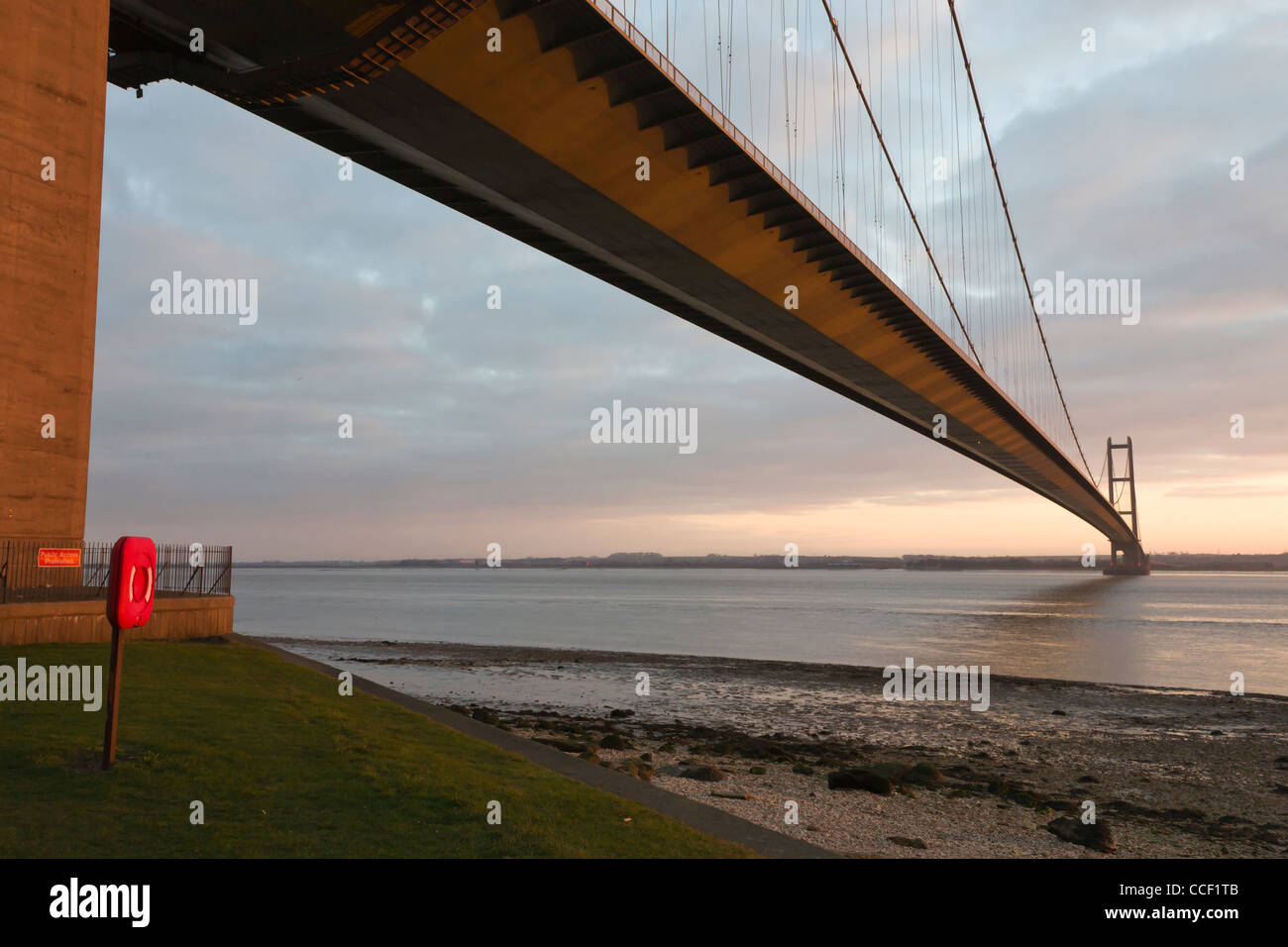 The Humber Bridge seen from the north bank at sunset in January Stock ...