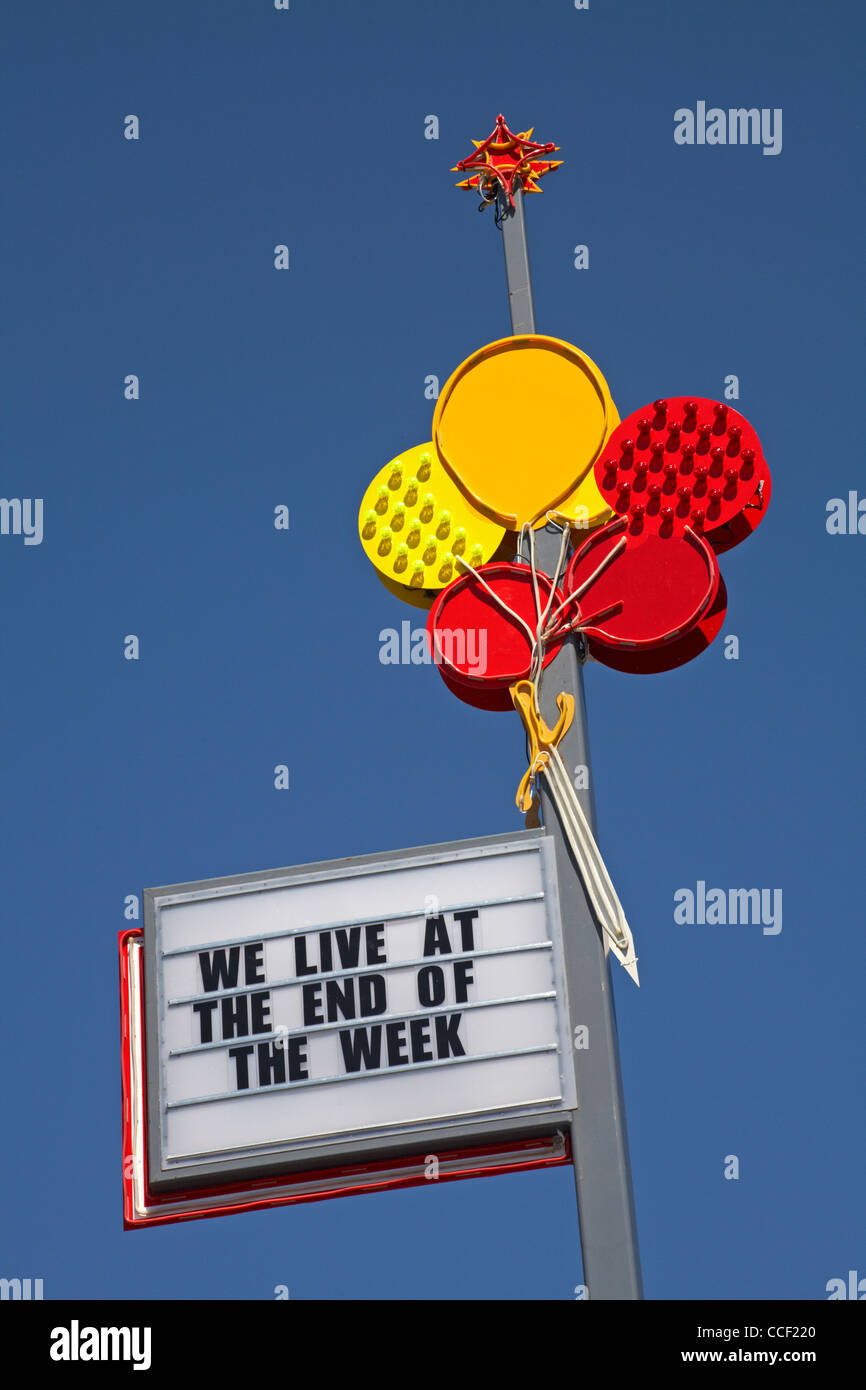 Deep end sign with people hi-res stock photography and images - Alamy